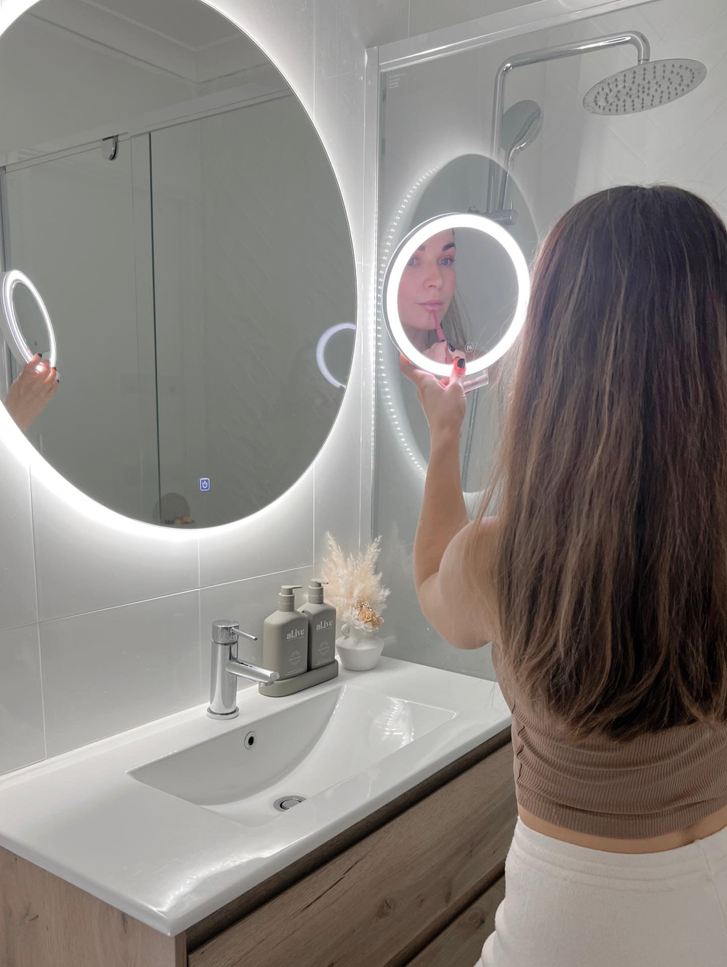 LED Makeup Mirrors for Modern Beauty Enthusiasts | InVogue Mirrors AU ...